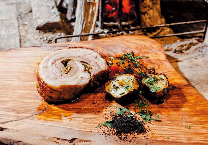 FOOD NEWS vol.116 犬養裕美子の今日、どこで何、食べる? 『焚き火イタリアン falò（ファロ）』のポルケッタ | Food ...